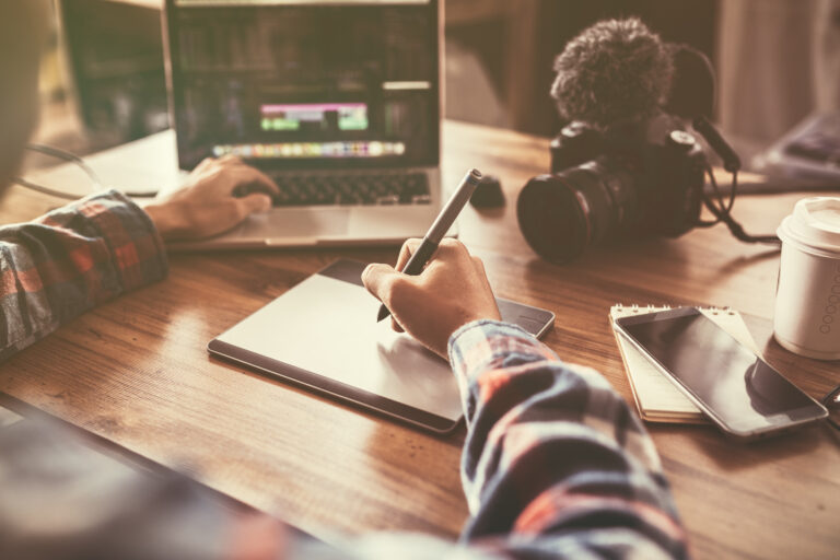 【初心者向け】Adobe Premiere Pro のエッセンシャルグラフィックスの基本的操作！ | mteam